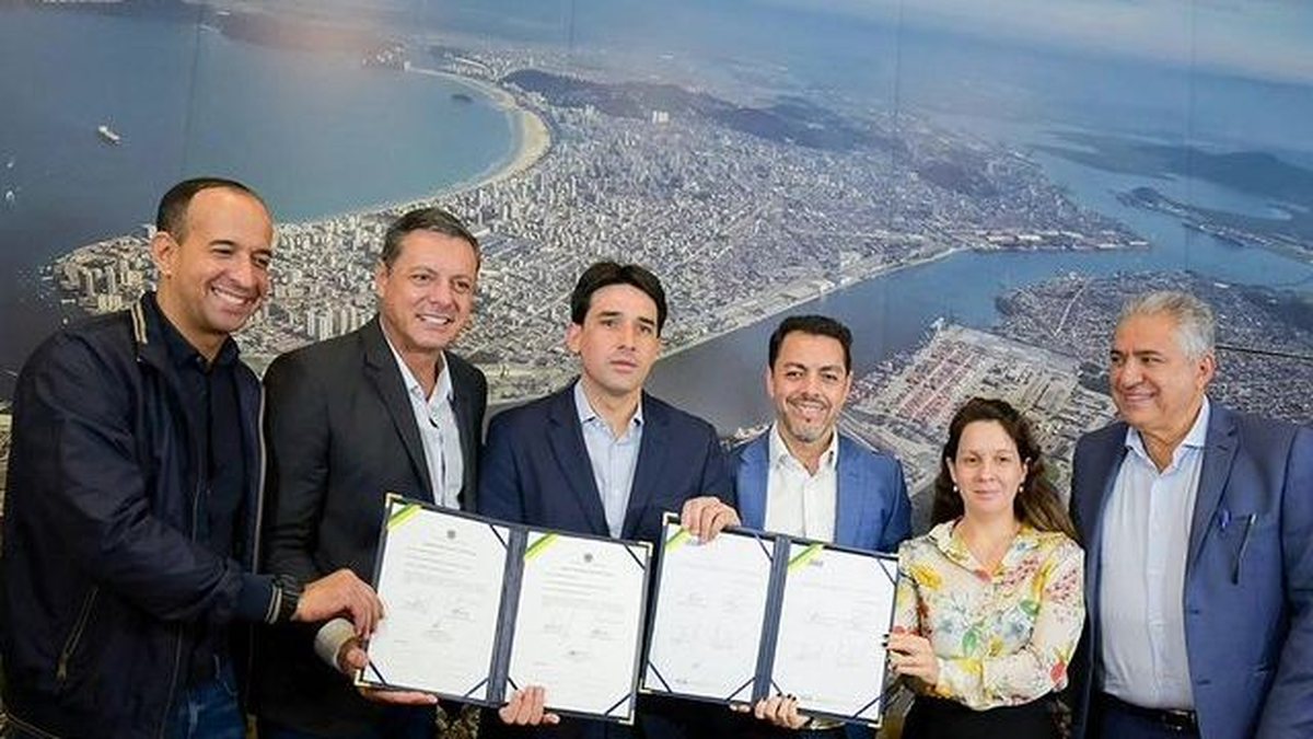 Ministro Costa Filho anuncia investimentos e mudanças no Porto de Santos