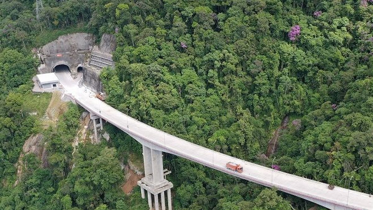 Litoral norte: conheça o maior túnel rodoviário do Brasil