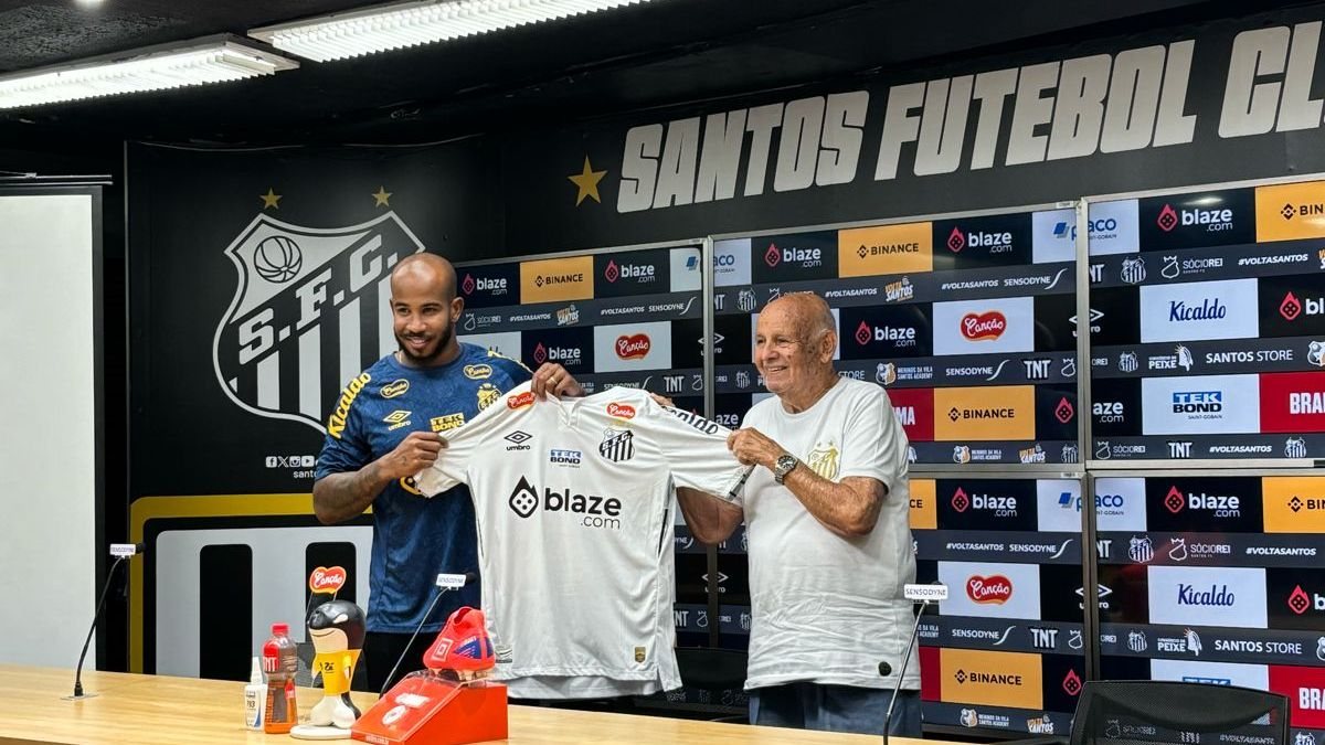 Patrick e Gonzalo Escobar são apresentados no Santos