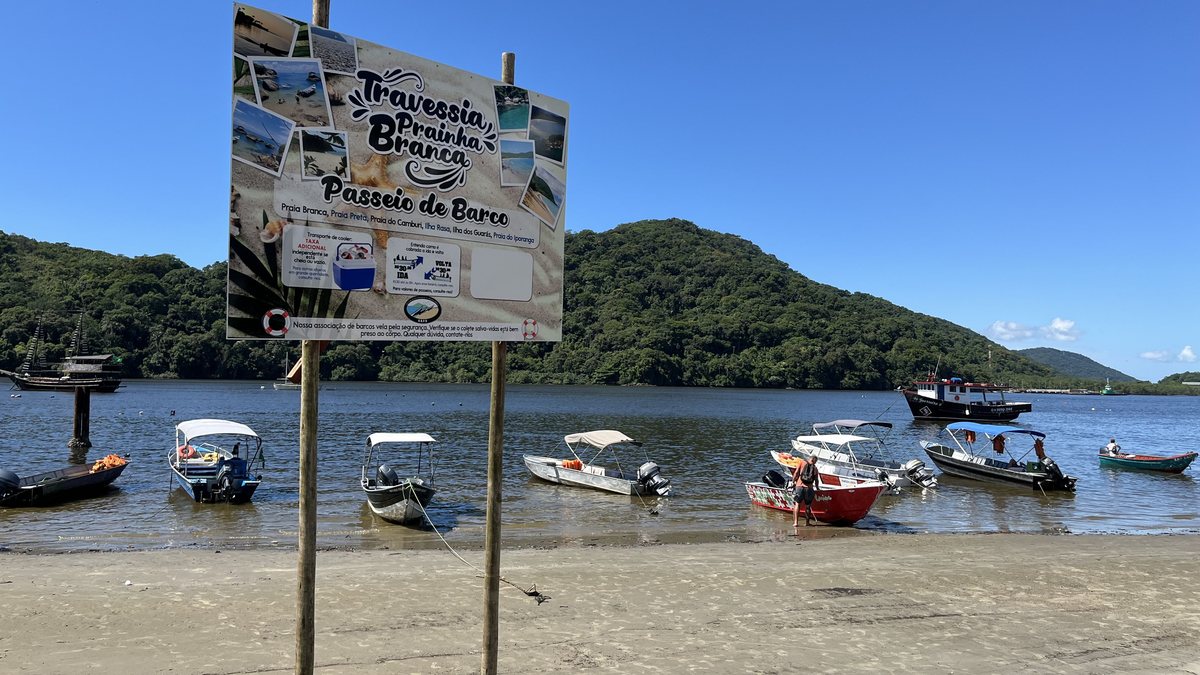 Trilha, barco ou ambos? Descubra como chegar à Prainha Branca, no litoral de SP