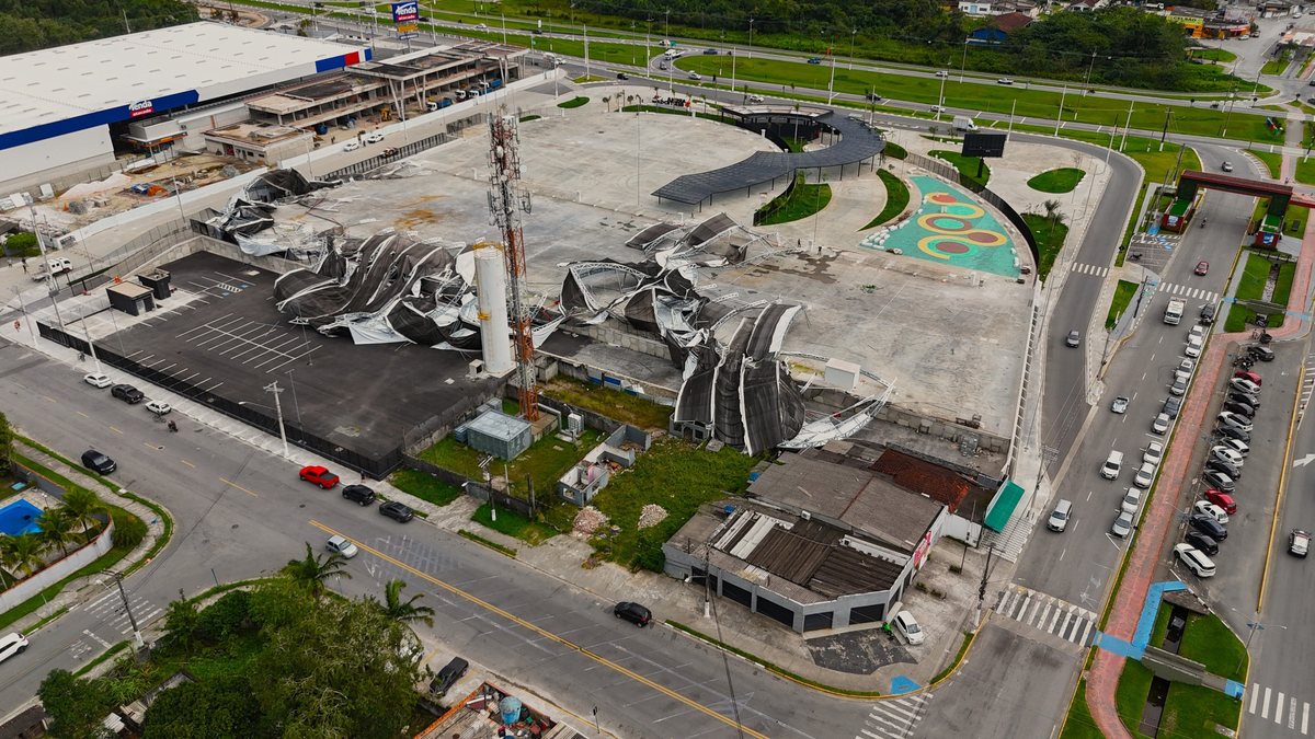 Retirada dos escombros da Arena Bertioga começa quase um ano após ...