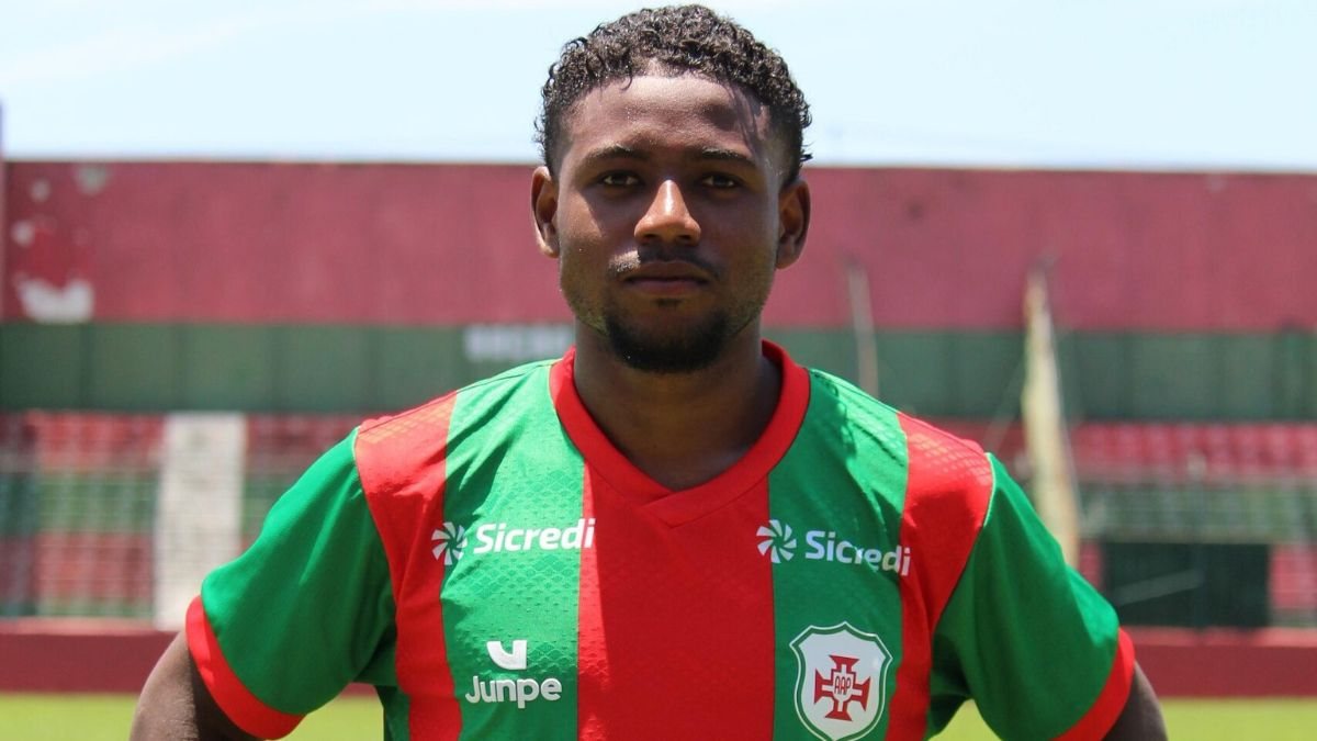 Portuguesa Santista anuncia volante Gabriel Falcão, revelado pelo São Paulo