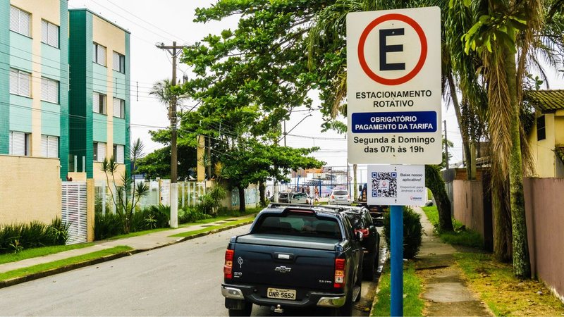 Bertioga suspende Zona Azul e patinetes durante desfile cívico