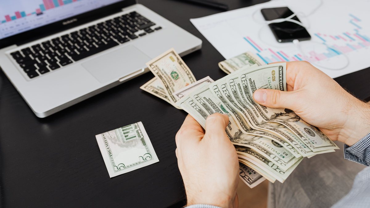 Assessora de investimentos explica como fazer o dinheiro render acima ...