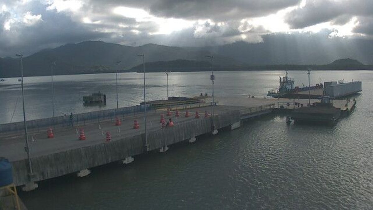 Balsa Bertioga-Guarujá opera com uma embarcação e 40 minutos de espera ...
