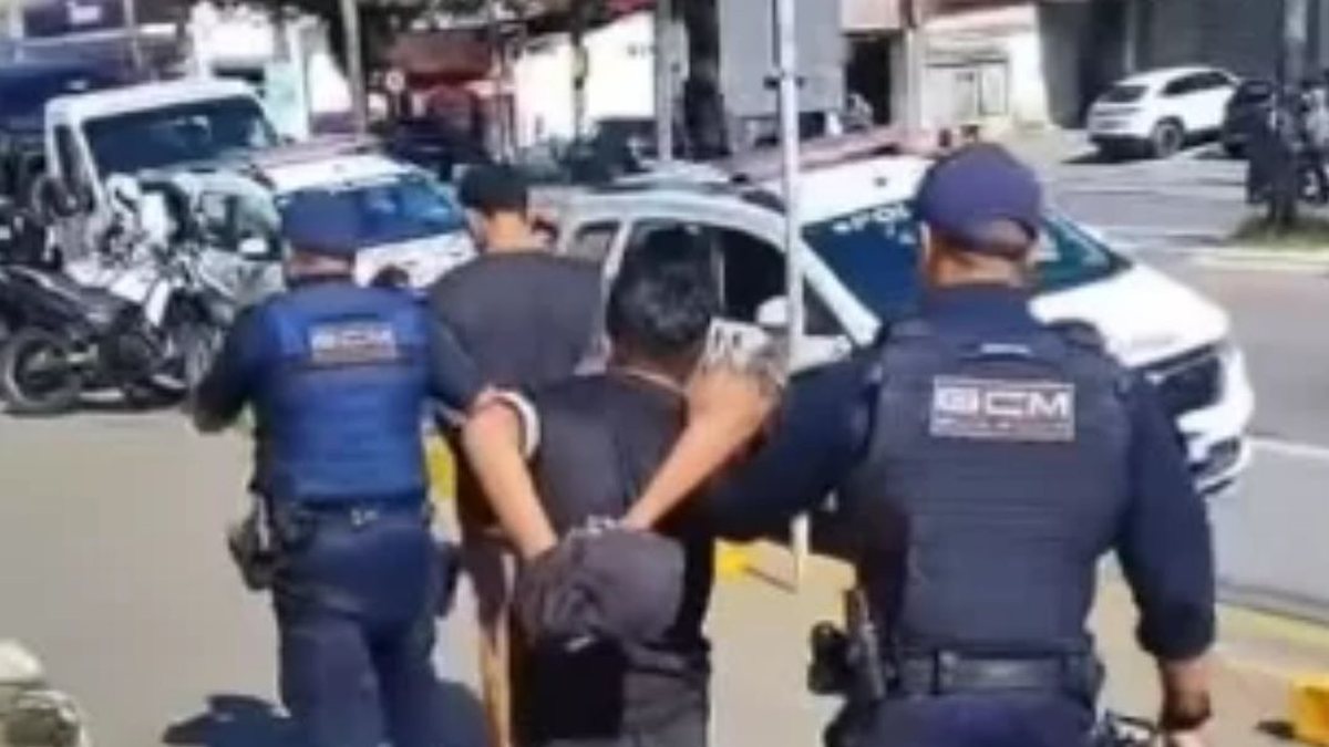 Dupla tenta fugir, mas é apreendida com corrente de ouro roubada no ...