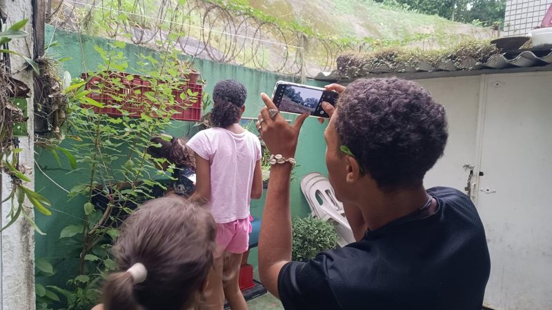 Exposição no Miss retrata cotidiano do Morro Santa Maria em Santos