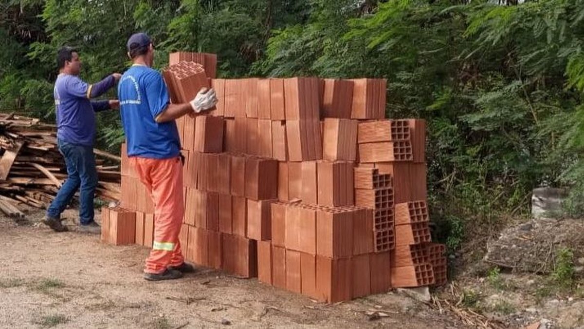 Fiscalização apreende materiais de obra irregular em São Sebastião