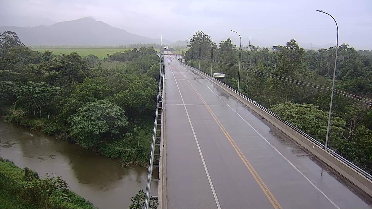 Rodovia dos Tamoios tem chuva nesta manhã de segunda (15)