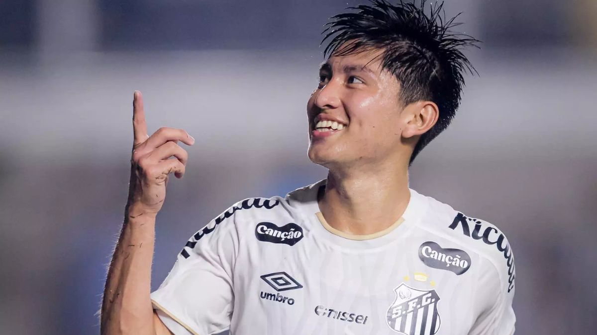 Santos anuncia renovação de contrato com meia-atacante Miguelito
