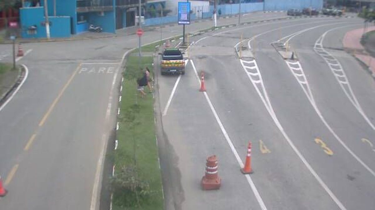 Travessia de Ilhabela opera com cinco balsas e espera de 30 minutos ...