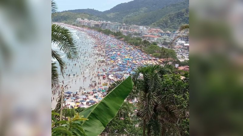 Sol, praia e multidão: foto da Praia Grande em Ubatuba (SP) impressiona