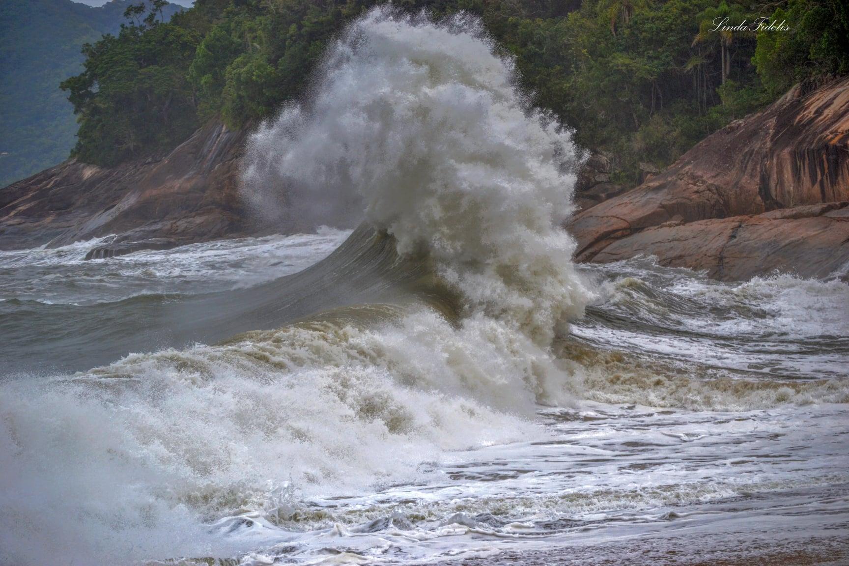 Fotógrafa registra imagens incríveis da praia da Sununga, em Ubatuba (SP)