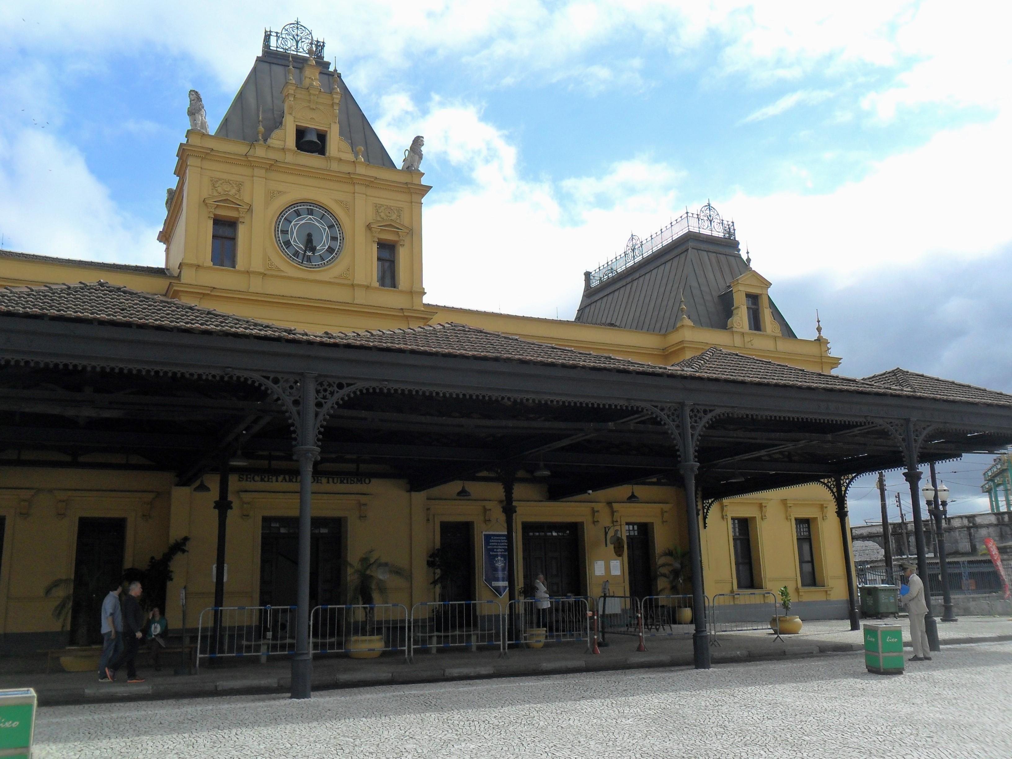 Valongo, em Santos, "sopra velinhas" neste 13 de junho