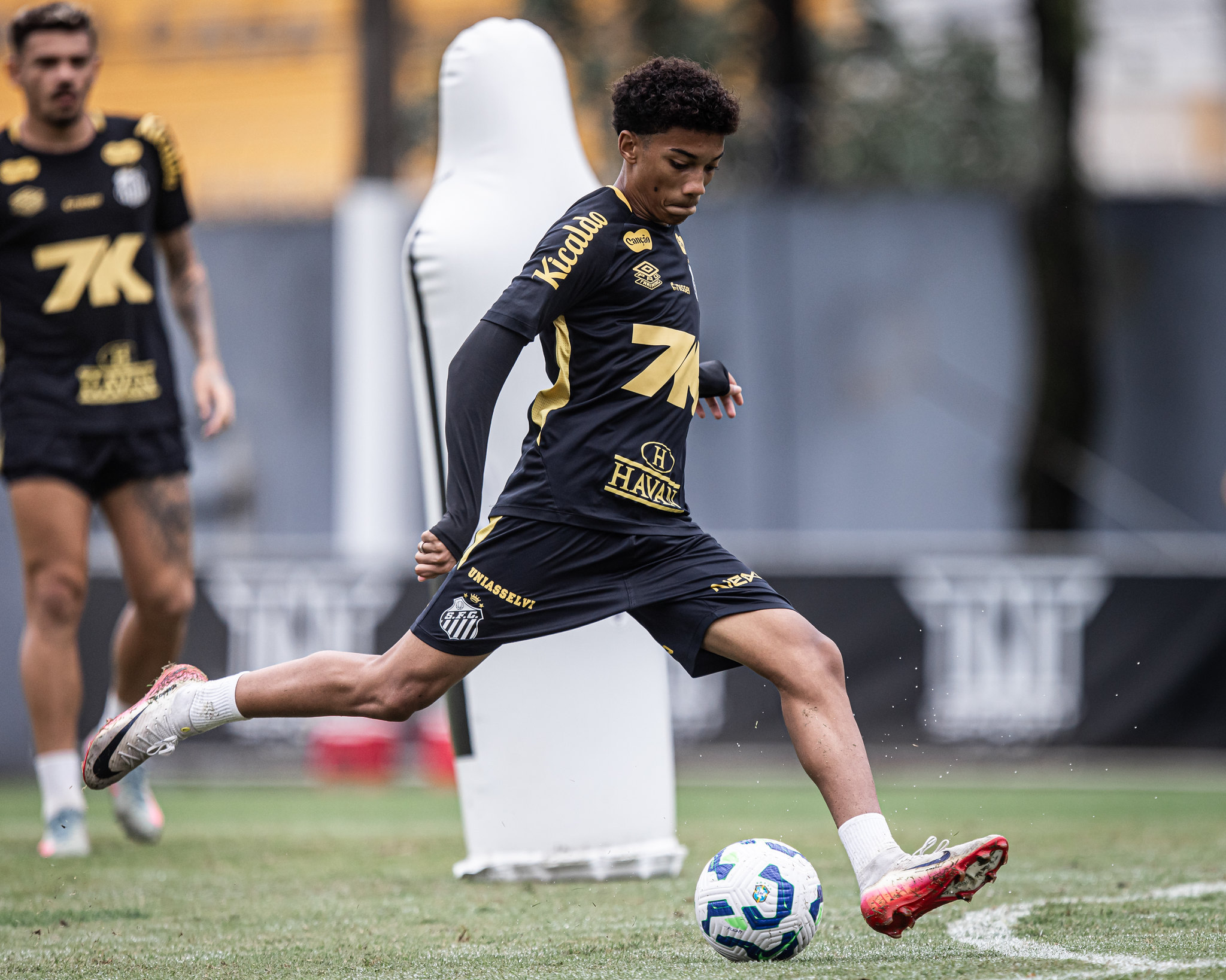 Robinho Jr. volta a ser relacionado pelo Santos e fica à disposição ...
